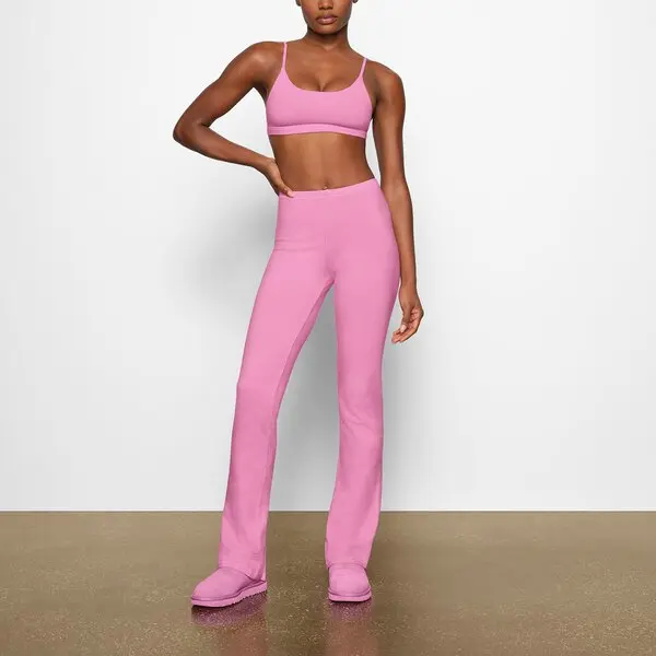Skims Outdoor Split Hem Legging - Bubble Gum | Editorialist